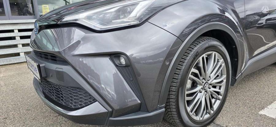 Grey Toyota C-HR 2021 in Vilnius, with an engine capacity of 1.99 L and mileage of 62 thousand km for 25650 €, photo 31 on AUTOMOTO.COM.LV