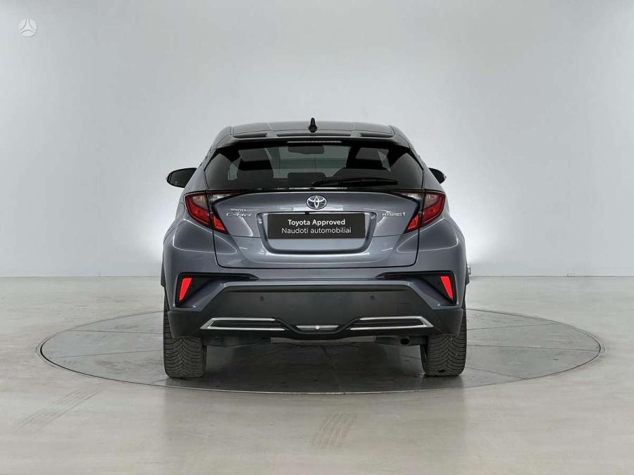 Pelēks Toyota C-HR 2021 Viļņa, ar dzinēja tilpumu 1.99 L un nobraukumu 61 tūkst. km par 23900 €, foto 5 vietnē AUTOMOTO.COM.LV