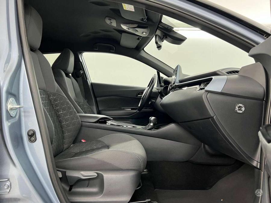 Pelēks Toyota C-HR 2021 Viļņa, ar dzinēja tilpumu 1.99 L un nobraukumu 61 tūkst. km par 23900 €, foto 7 vietnē AUTOMOTO.COM.LV