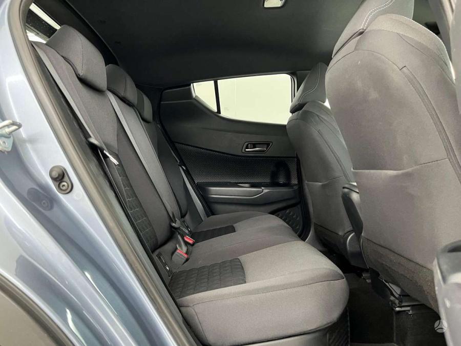 Pelēks Toyota C-HR 2021 Viļņa, ar dzinēja tilpumu 1.99 L un nobraukumu 61 tūkst. km par 23900 €, foto 8 vietnē AUTOMOTO.COM.LV