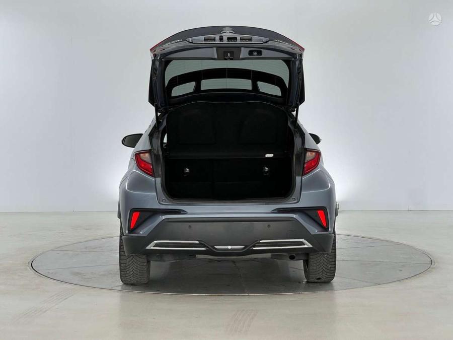 Pelēks Toyota C-HR 2021 Viļņa, ar dzinēja tilpumu 1.99 L un nobraukumu 61 tūkst. km par 23900 €, foto 11 vietnē AUTOMOTO.COM.LV