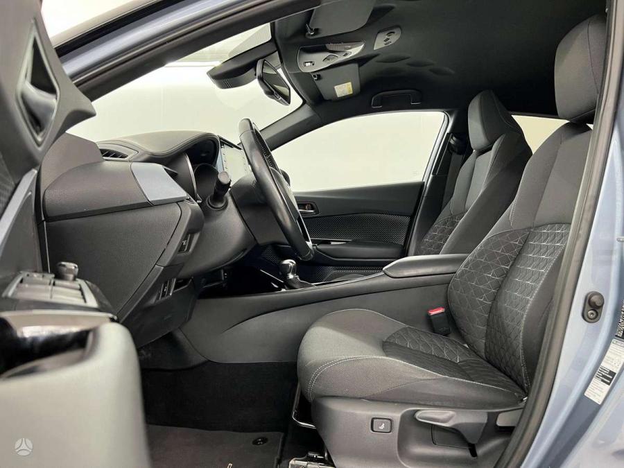 Pelēks Toyota C-HR 2021 Viļņa, ar dzinēja tilpumu 1.99 L un nobraukumu 61 tūkst. km par 23900 €, foto 12 vietnē AUTOMOTO.COM.LV