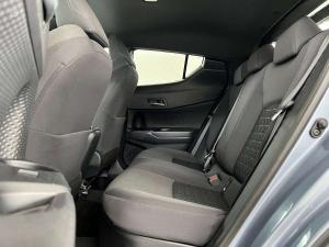 Pelēks Toyota C-HR 2021 Viļņa, ar dzinēja tilpumu 1.99 L un nobraukumu 61 tūkst. km par 23900 €, foto 20 vietnē AUTOMOTO.COM.LV
