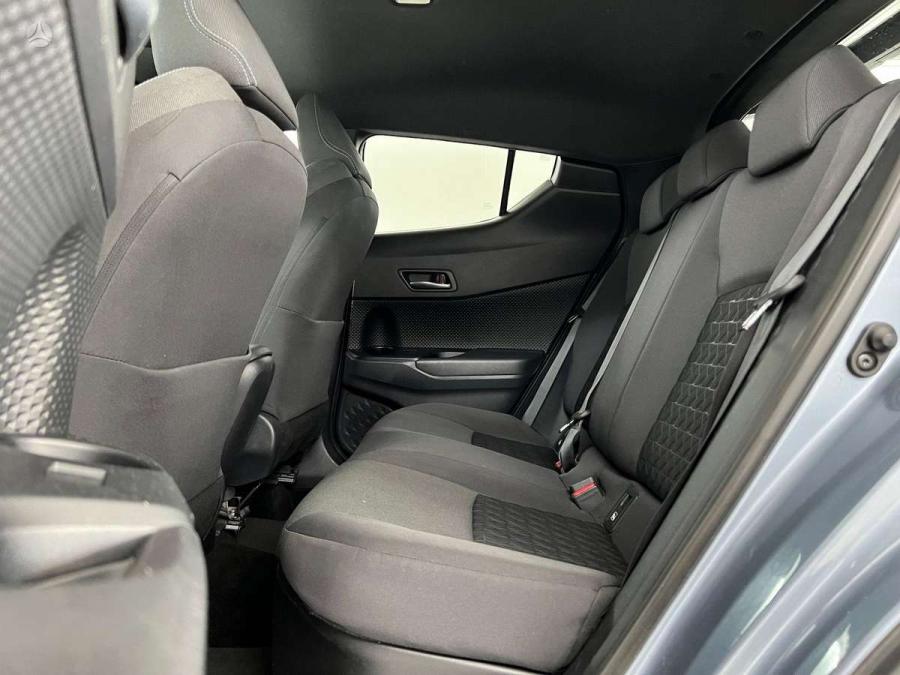 Pelēks Toyota C-HR 2021 Viļņa, ar dzinēja tilpumu 1.99 L un nobraukumu 61 tūkst. km par 23900 €, foto 20 vietnē AUTOMOTO.COM.LV