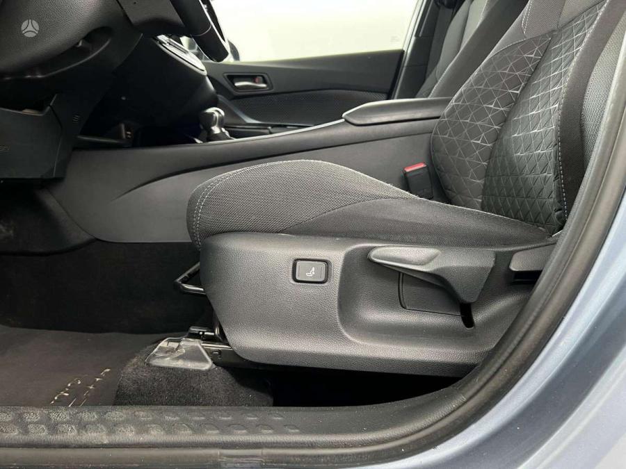 Pelēks Toyota C-HR 2021 Viļņa, ar dzinēja tilpumu 1.99 L un nobraukumu 61 tūkst. km par 23900 €, foto 26 vietnē AUTOMOTO.COM.LV