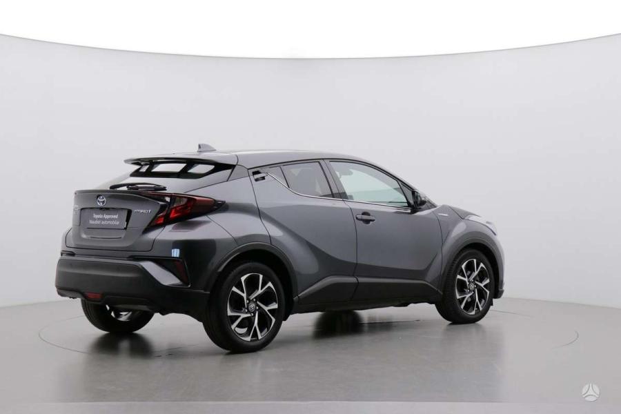 Серый Тойота C-HR 2021 в Вильнюс, объемом двигателя 1.80 л и пробегом 82 тыс. км за 23900 €, фото 4 на AUTOMOTO.COM.LV