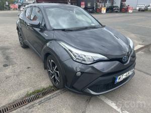 Grey Toyota C-HR 2021 in Riga, with an engine capacity of 1.80 L and mileage of 71 thousand km for 20990 €, photo  on AUTOMOTO.COM.LV