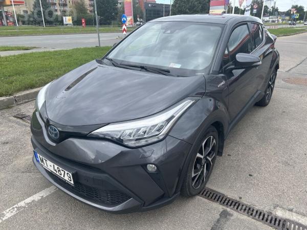 Grey Toyota C-HR 2021 in Riga, with an engine capacity of 1.80 L and mileage of 71 thousand km for 20990 €, photo 4 on AUTOMOTO.COM.LV