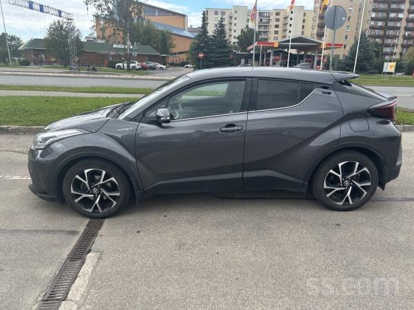 Grey Toyota C-HR 2021 in Riga, with an engine capacity of 1.80 L and mileage of 71 thousand km for 20990 €, photo 5 on AUTOMOTO.COM.LV