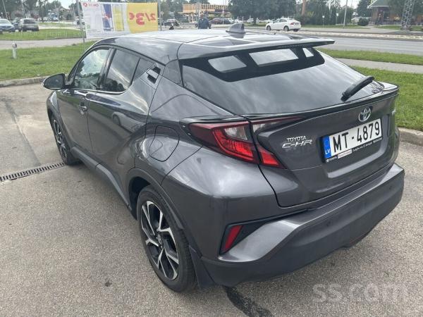 Grey Toyota C-HR 2021 in Riga, with an engine capacity of 1.80 L and mileage of 71 thousand km for 20990 €, photo 6 on AUTOMOTO.COM.LV