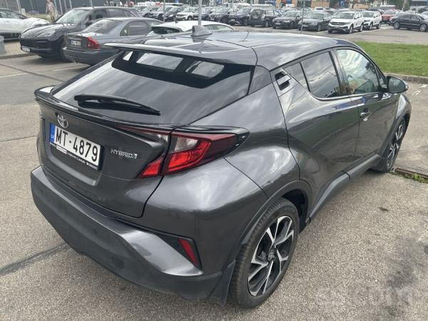 Grey Toyota C-HR 2021 in Riga, with an engine capacity of 1.80 L and mileage of 71 thousand km for 20990 €, photo 7 on AUTOMOTO.COM.LV