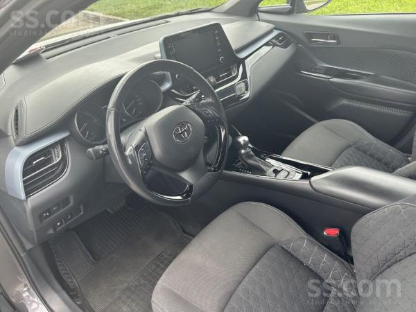 Grey Toyota C-HR 2021 in Riga, with an engine capacity of 1.80 L and mileage of 71 thousand km for 20990 €, photo 8 on AUTOMOTO.COM.LV