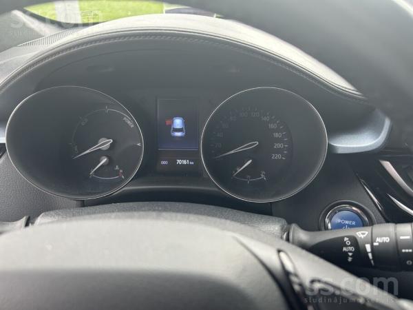 Grey Toyota C-HR 2021 in Riga, with an engine capacity of 1.80 L and mileage of 71 thousand km for 20990 €, photo 9 on AUTOMOTO.COM.LV