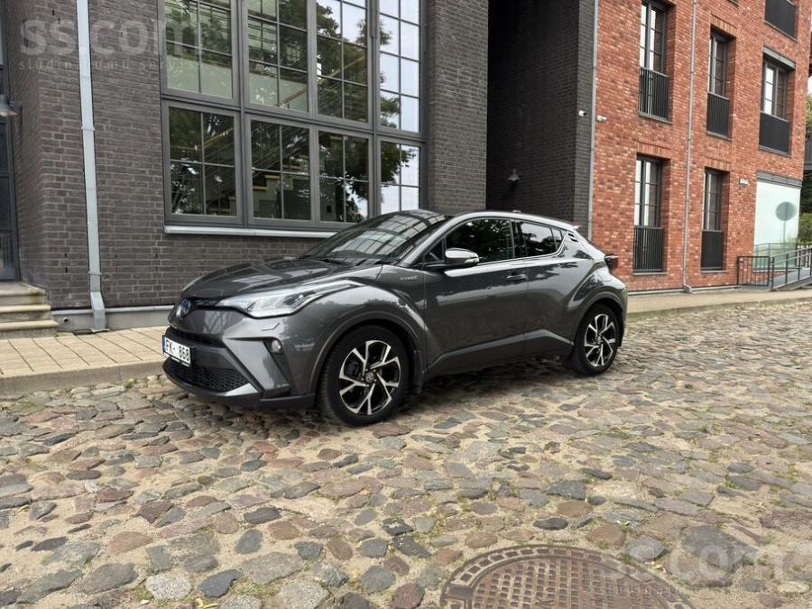 Серый Тойота C-HR 2021 в Рига, объемом двигателя 1.80 л и пробегом 40 тыс. км за 20000 €, фото 1 на AUTOMOTO.COM.LV