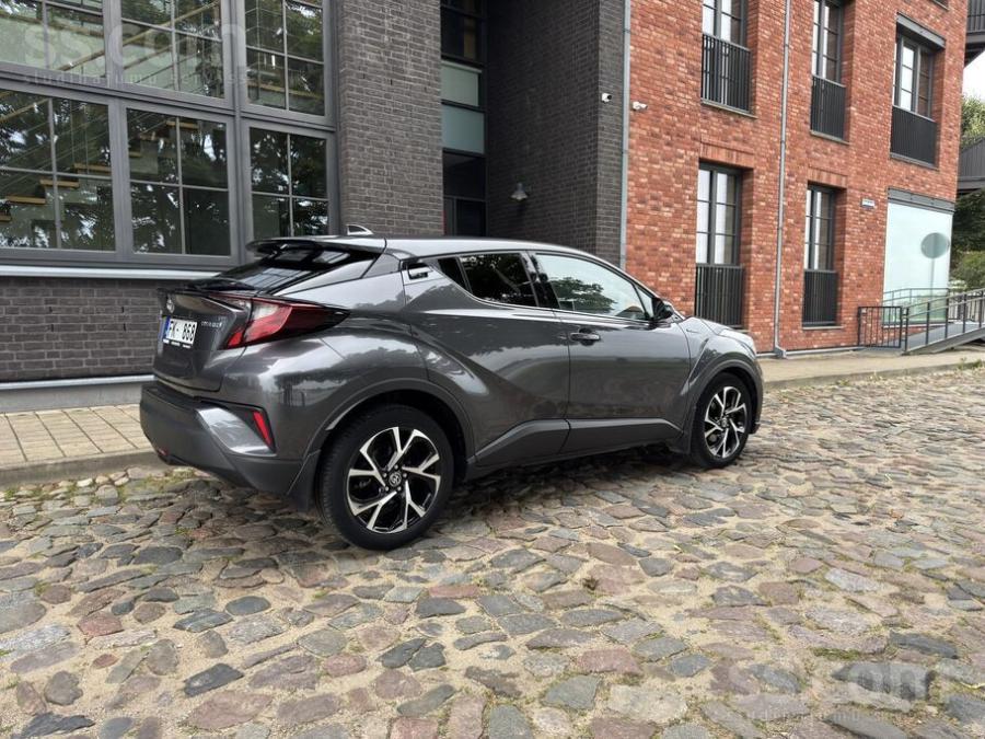 Серый Тойота C-HR 2021 в Рига, объемом двигателя 1.80 л и пробегом 40 тыс. км за 20000 €, фото 5 на AUTOMOTO.COM.LV