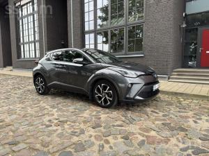 Серый Тойота C-HR 2021 в Рига, объемом двигателя 1.80 л и пробегом 40 тыс. км за 20000 €, фото 7 на AUTOMOTO.COM.LV