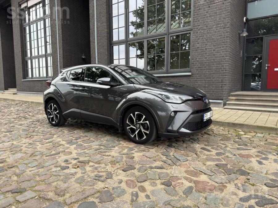 Серый Тойота C-HR 2021 в Рига, объемом двигателя 1.80 л и пробегом 40 тыс. км за 20000 €, фото 7 на AUTOMOTO.COM.LV