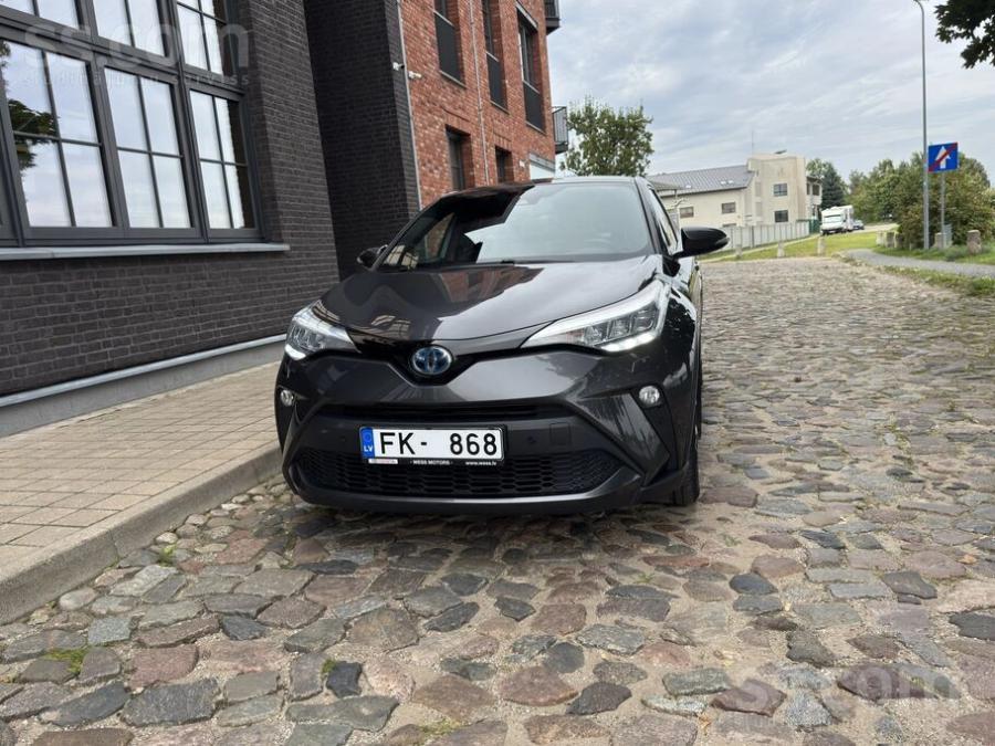 Серый Тойота C-HR 2021 в Рига, объемом двигателя 1.80 л и пробегом 40 тыс. км за 20000 €, фото 8 на AUTOMOTO.COM.LV