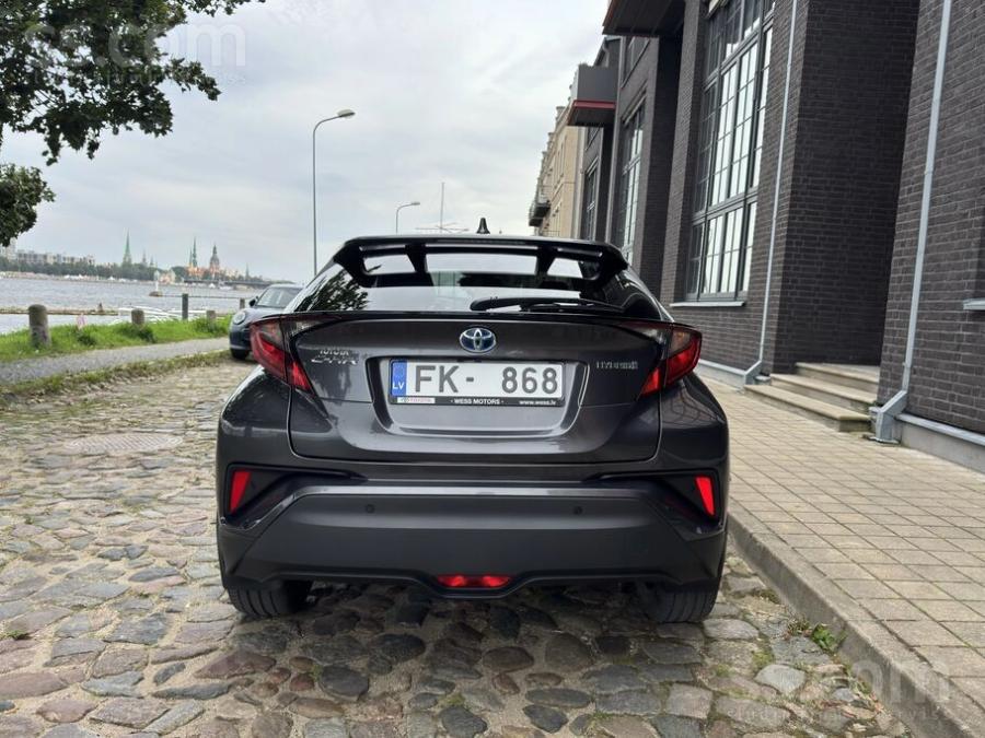 Серый Тойота C-HR 2021 в Рига, объемом двигателя 1.80 л и пробегом 40 тыс. км за 20000 €, фото 9 на AUTOMOTO.COM.LV
