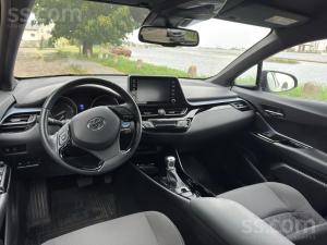 Серый Тойота C-HR 2021 в Рига, объемом двигателя 1.80 л и пробегом 40 тыс. км за 20000 €, фото 12 на AUTOMOTO.COM.LV