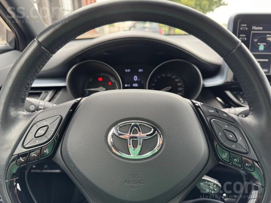 Серый Тойота C-HR 2021 в Рига, объемом двигателя 1.80 л и пробегом 40 тыс. км за 20000 €, фото 14 на AUTOMOTO.COM.LV