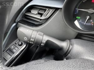Серый Тойота C-HR 2021 в Рига, объемом двигателя 1.80 л и пробегом 40 тыс. км за 20000 €, фото 16 на AUTOMOTO.COM.LV
