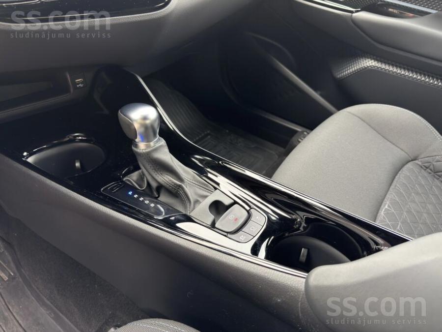 Серый Тойота C-HR 2021 в Рига, объемом двигателя 1.80 л и пробегом 40 тыс. км за 20000 €, фото 19 на AUTOMOTO.COM.LV