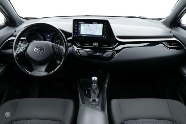 Grey Toyota C-HR 2021 in Vilnius, with an engine capacity of 1.80 L and mileage of 91 thousand km for 22900 €, photo 8 on AUTOMOTO.COM.LV