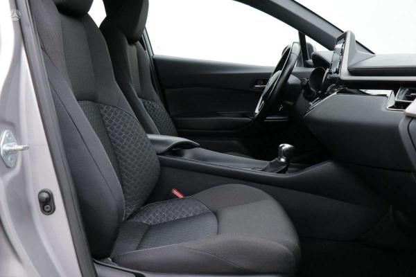 Grey Toyota C-HR 2021 in Vilnius, with an engine capacity of 1.80 L and mileage of 91 thousand km for 22900 €, photo 10 on AUTOMOTO.COM.LV