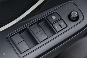 Pelēks Toyota C-HR 2021 Viļņa, ar dzinēja tilpumu 1.80 L un nobraukumu 91 tūkst. km par 22900 €, foto 24 vietnē AUTOMOTO.COM.LV