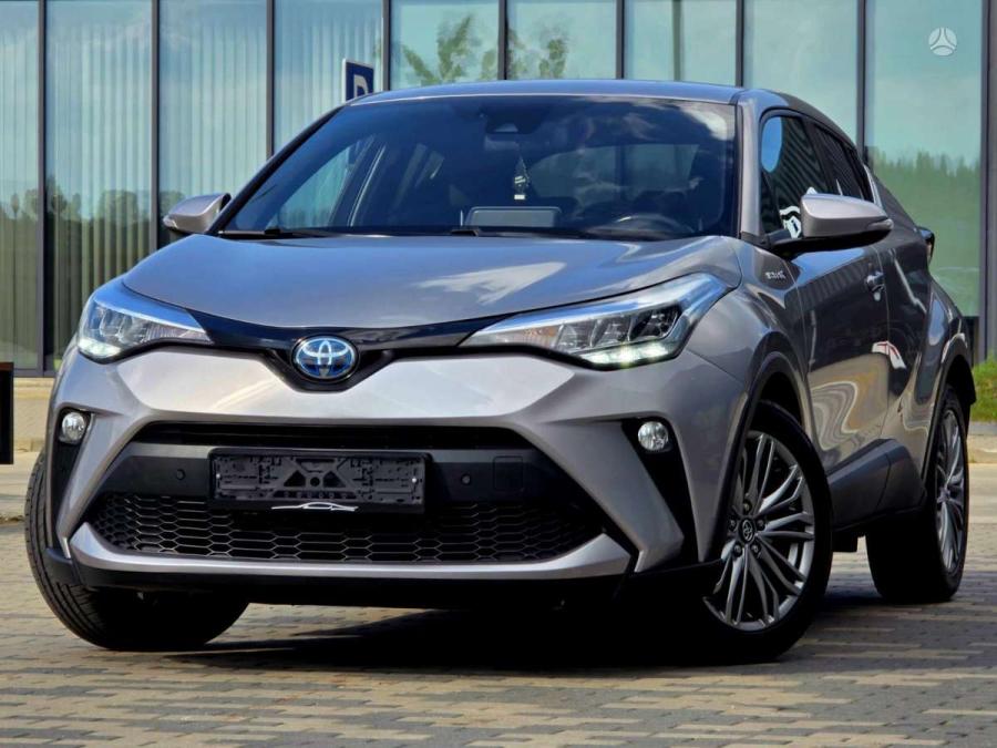 Grey Toyota C-HR 2021 in Siauliai, with an engine capacity of 1.80 L and mileage of 155 thousand km for 16850 €, photo 5 on AUTOMOTO.COM.LV