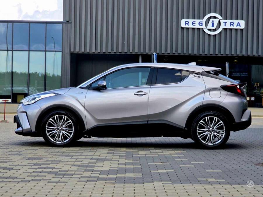 Grey Toyota C-HR 2021 in Siauliai, with an engine capacity of 1.80 L and mileage of 155 thousand km for 16850 €, photo 6 on AUTOMOTO.COM.LV