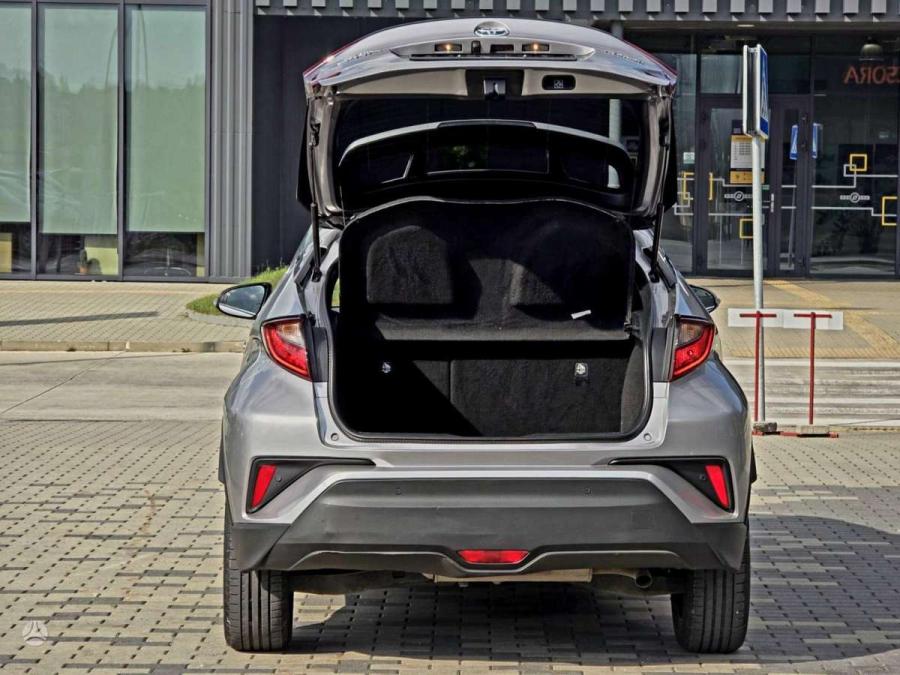 Grey Toyota C-HR 2021 in Siauliai, with an engine capacity of 1.80 L and mileage of 155 thousand km for 16850 €, photo 9 on AUTOMOTO.COM.LV