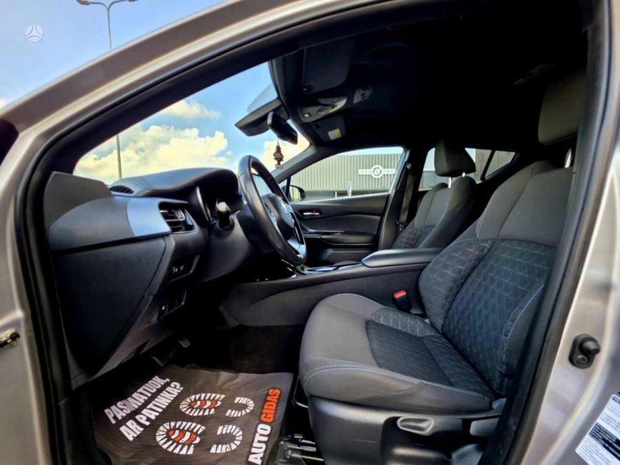Grey Toyota C-HR 2021 in Siauliai, with an engine capacity of 1.80 L and mileage of 155 thousand km for 16850 €, photo 14 on AUTOMOTO.COM.LV