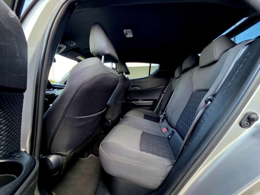 Grey Toyota C-HR 2021 in Siauliai, with an engine capacity of 1.80 L and mileage of 155 thousand km for 16850 €, photo 22 on AUTOMOTO.COM.LV