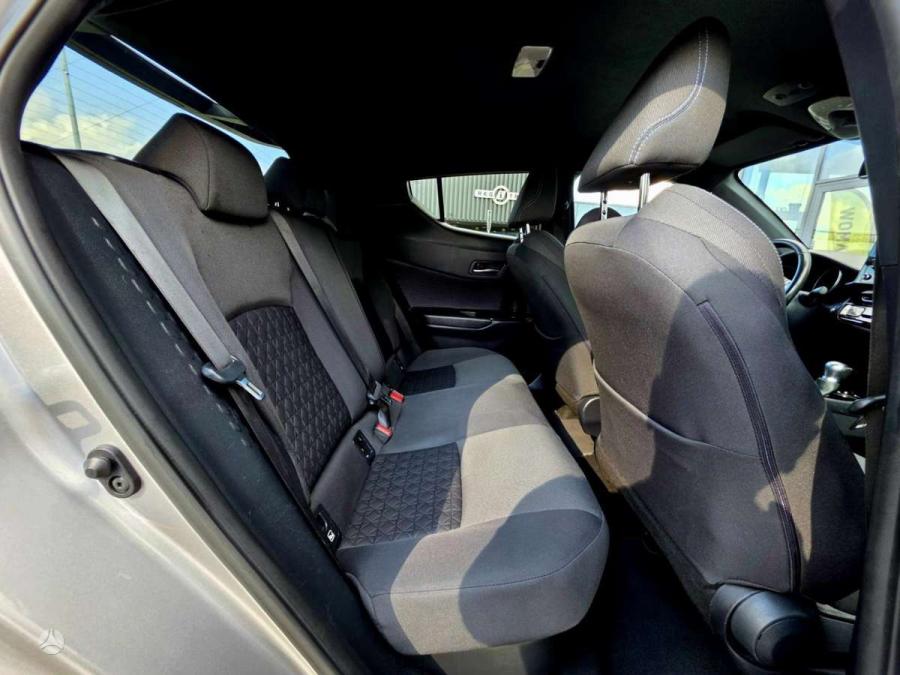 Grey Toyota C-HR 2021 in Siauliai, with an engine capacity of 1.80 L and mileage of 155 thousand km for 16850 €, photo 24 on AUTOMOTO.COM.LV