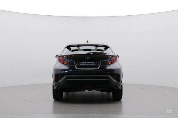 Toyota C-HR 2021 in Vilnius on AUTOMOTO.COM.LV Grey Toyota C-HR 2021 in Vilnius, with an engine capacity of 1.80 L and mileage of 82 thousand km for 23900 €, photo 6 on AUTOMOTO.COM.LV