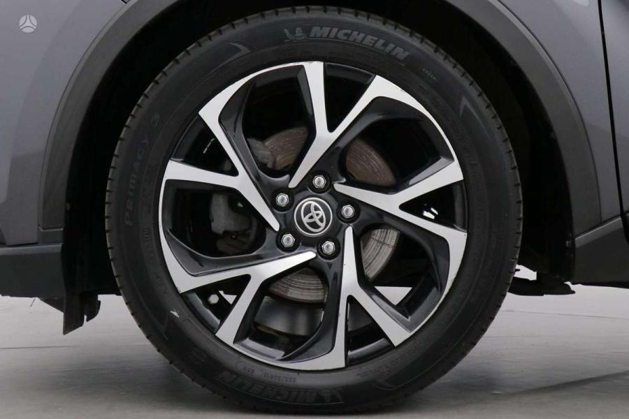 Pelēks Toyota C-HR 2021 Viļņa, ar dzinēja tilpumu 1.80 L un nobraukumu 82 tūkst. km par 23900 €, foto 17 vietnē AUTOMOTO.COM.LV