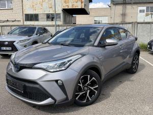 Серый Тойота C-HR 2021 в Вильнюс, объемом двигателя 1.80 л и пробегом 85 тыс. км за 18300 €, фото  на AUTOMOTO.COM.LV