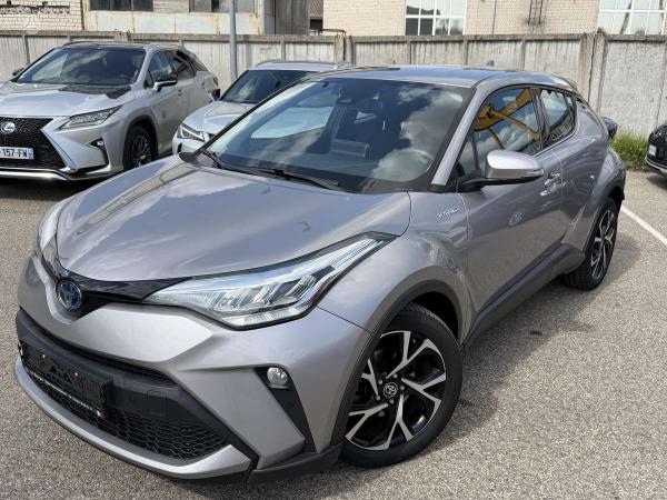Toyota C-HR 2021 in Vilnius on AUTOMOTO.COM.LV Grey Toyota C-HR 2021 in Vilnius, with an engine capacity of 1.80 L and mileage of 85 thousand km for 18300 €, photo 3 on AUTOMOTO.COM.LV