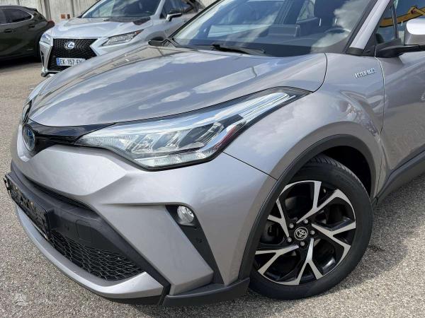 Toyota C-HR 2021 in Vilnius on AUTOMOTO.COM.LV Grey Toyota C-HR 2021 in Vilnius, with an engine capacity of 1.80 L and mileage of 85 thousand km for 18300 €, photo 4 on AUTOMOTO.COM.LV