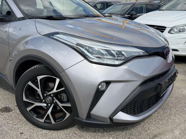 Toyota C-HR 2021 in Vilnius on AUTOMOTO.COM.LV Grey Toyota C-HR 2021 in Vilnius, with an engine capacity of 1.80 L and mileage of 85 thousand km for 18300 €, photo 8 on AUTOMOTO.COM.LV
