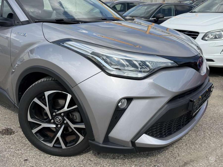 Grey Toyota C-HR 2021 in Vilnius, with an engine capacity of 1.80 L and mileage of 85 thousand km for 18300 €, photo 8 on AUTOMOTO.COM.LV