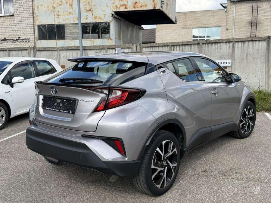 Grey Toyota C-HR 2021 in Vilnius, with an engine capacity of 1.80 L and mileage of 85 thousand km for 18300 €, photo 9 on AUTOMOTO.COM.LV