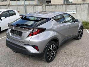 Grey Toyota C-HR 2021 in Vilnius, with an engine capacity of 1.80 L and mileage of 85 thousand km for 18300 €, photo 10 on AUTOMOTO.COM.LV