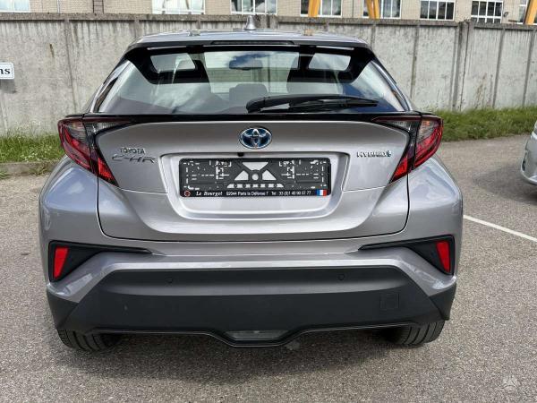 Toyota C-HR 2021 in Vilnius on AUTOMOTO.COM.LV Grey Toyota C-HR 2021 in Vilnius, with an engine capacity of 1.80 L and mileage of 85 thousand km for 18300 €, photo 11 on AUTOMOTO.COM.LV