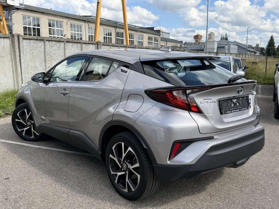 Grey Toyota C-HR 2021 in Vilnius, with an engine capacity of 1.80 L and mileage of 85 thousand km for 18300 €, photo 12 on AUTOMOTO.COM.LV