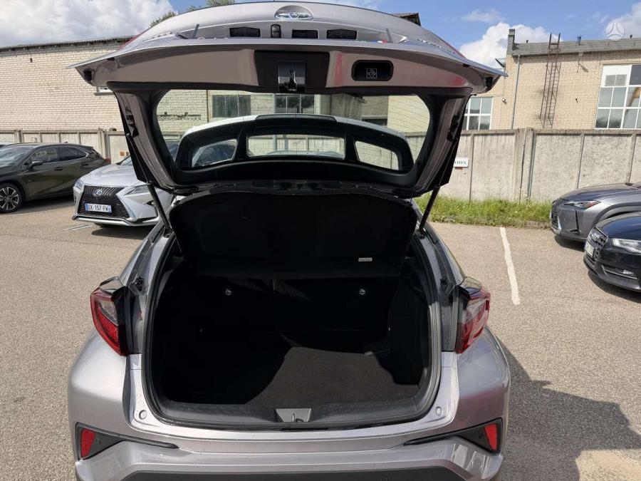 Grey Toyota C-HR 2021 in Vilnius, with an engine capacity of 1.80 L and mileage of 85 thousand km for 18300 €, photo 14 on AUTOMOTO.COM.LV