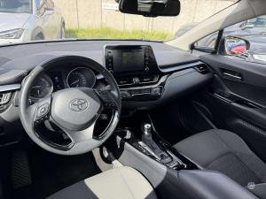 Grey Toyota C-HR 2021 in Vilnius, with an engine capacity of 1.80 L and mileage of 85 thousand km for 18300 €, photo 16 on AUTOMOTO.COM.LV