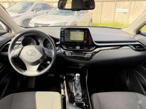 Grey Toyota C-HR 2021 in Vilnius, with an engine capacity of 1.80 L and mileage of 85 thousand km for 18300 €, photo 17 on AUTOMOTO.COM.LV